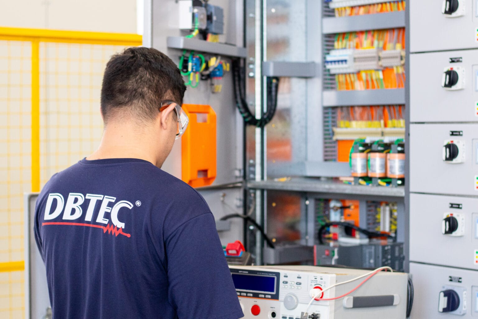 O que é um painel elétrico e como funciona? - DBTEC